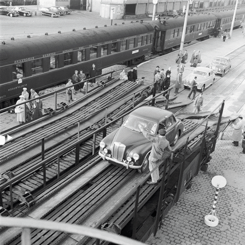 GIF by SNCF - Find & Share on GIPHY