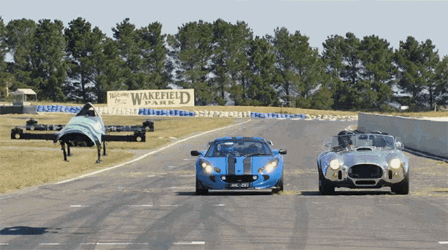 Flying-vehicle GIFs - Get the best GIF on GIPHY
