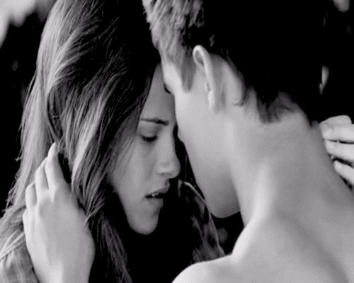 Jacob And Bella Kissing Gif