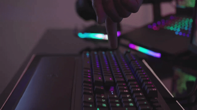 Click GIF by Razer - Find & Share on GIPHY