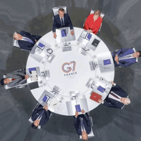 Sur-le-table GIFs - Get the best GIF on GIPHY