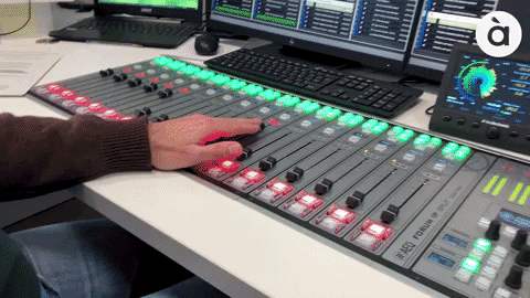 Estudi Radio GIFs - Get the best GIF on GIPHY